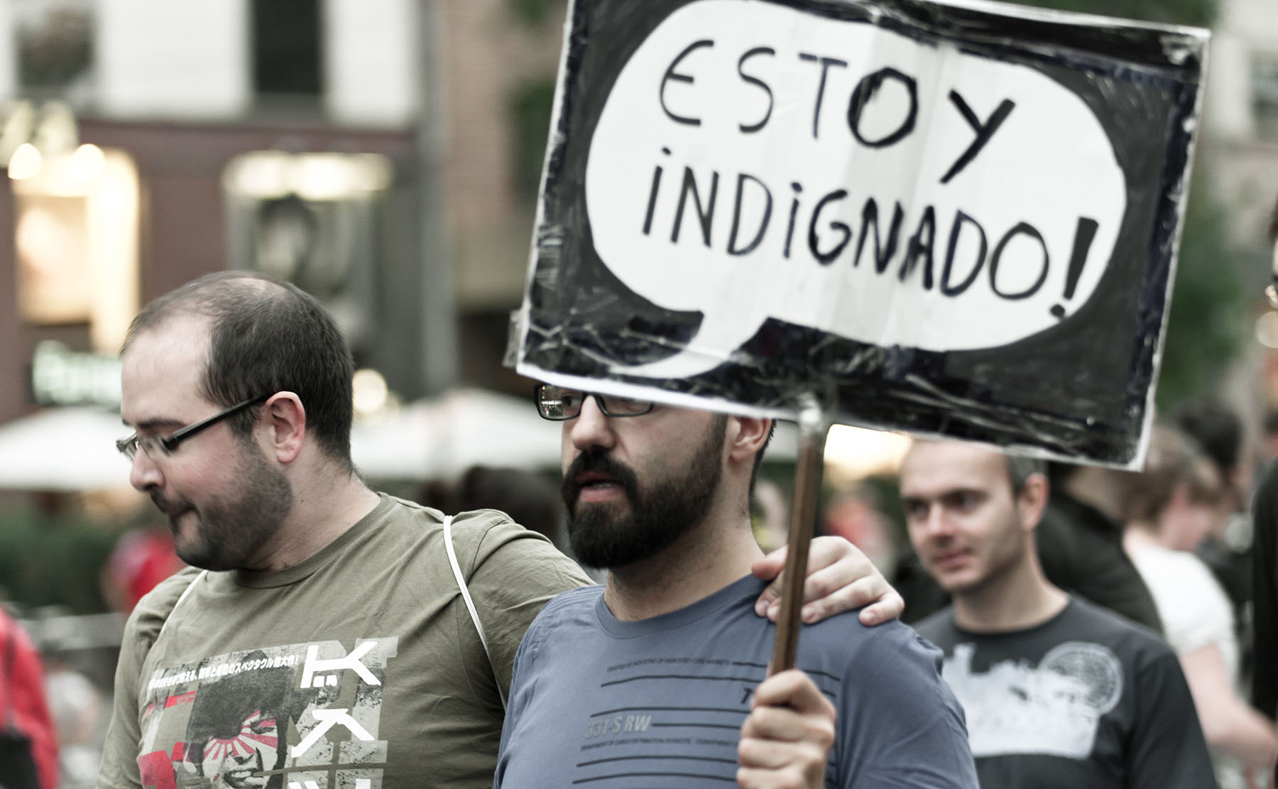 Les indignés espagnols débarquent à Nuit Debout | StreetPress